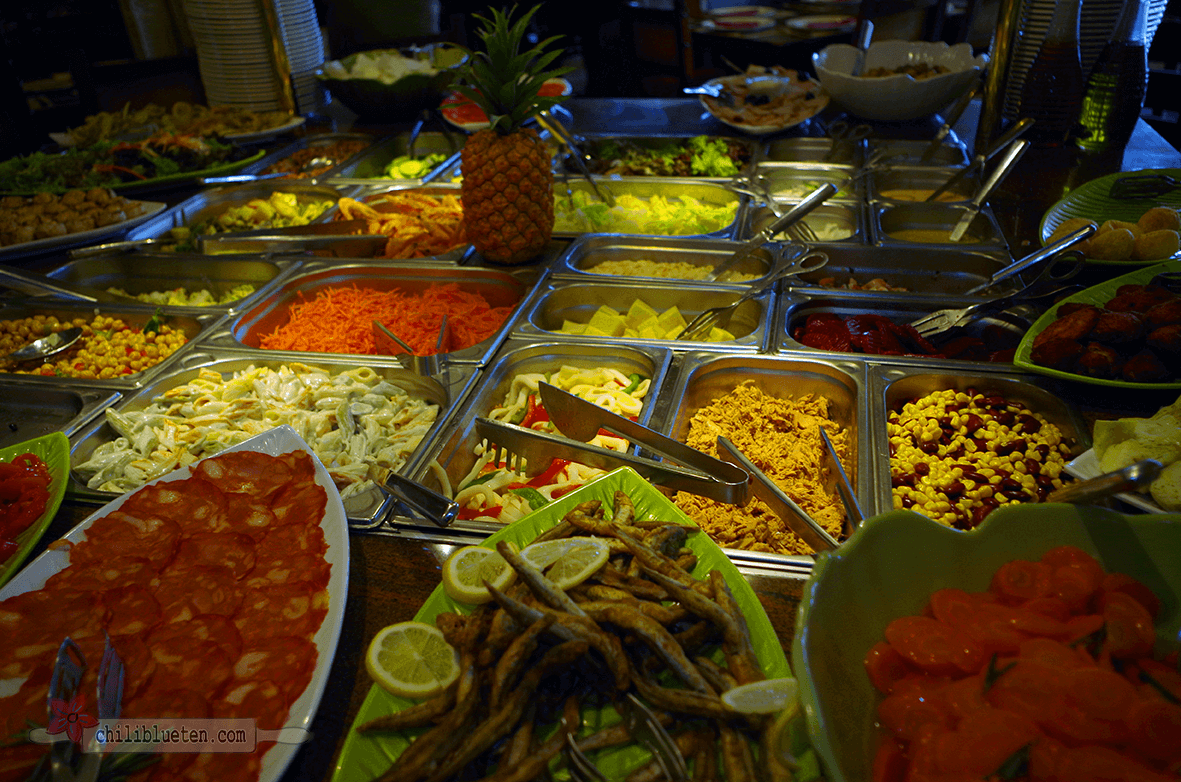 Salatbuffet zwei • chiliblueten.com